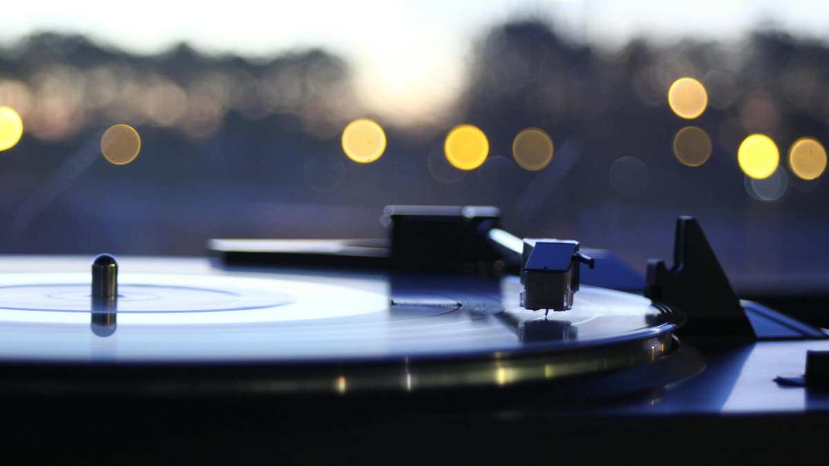 Top 10 Folk Albums on Vinyl | Bob Dylan to Joni Mitchell | Record ...